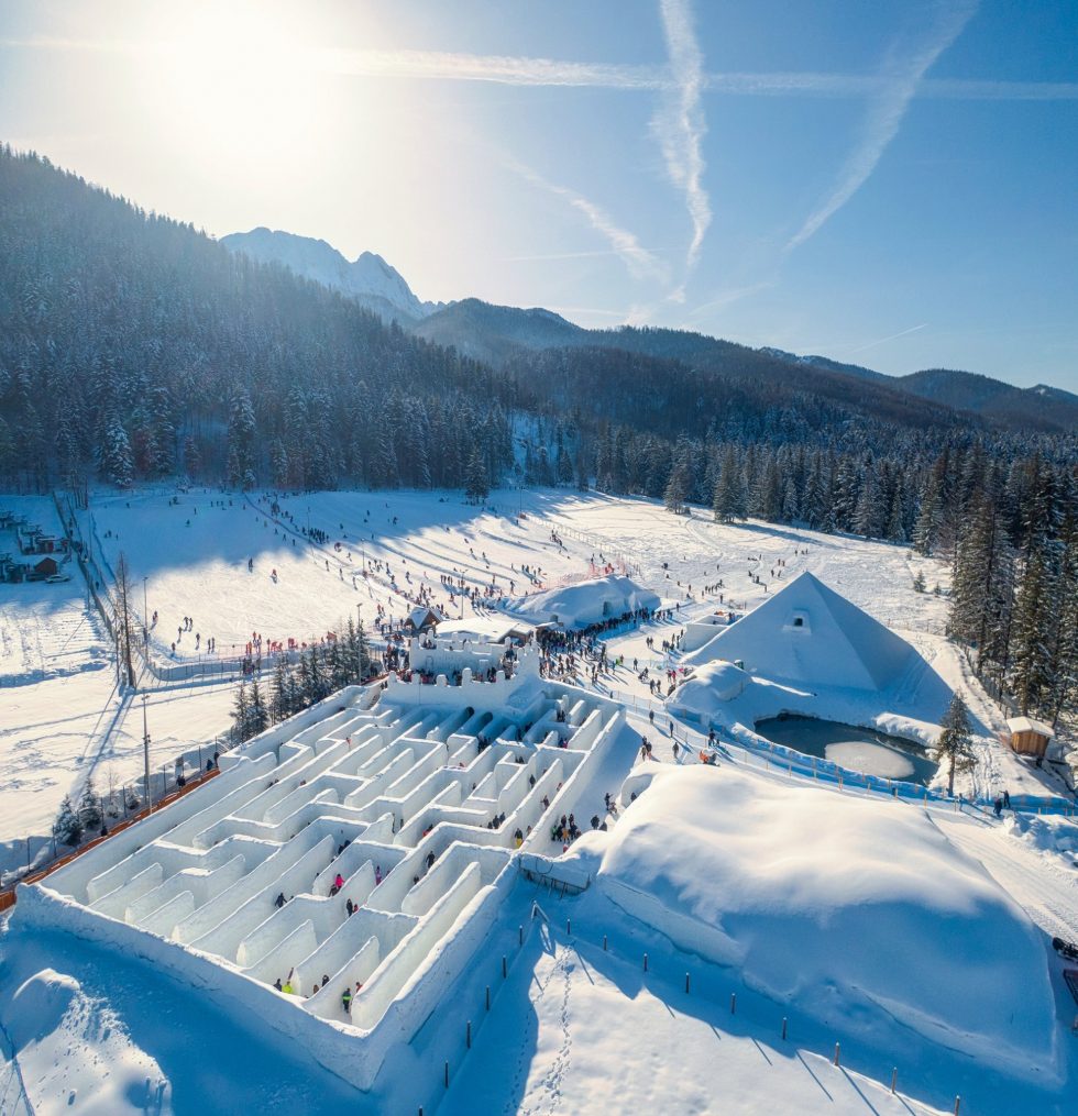 Snow Labrynth - Snowlandia - Winter Theme Park Zakopane
